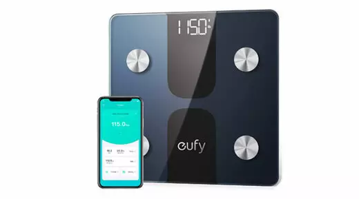 eufy Smart Scale i pametni telefon s otvorenom eufy aplikacijom