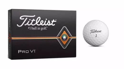 Kahon at bola ng Titleist Pro V1 Golf Balls