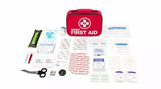 I-Swiss Safe 2-in-1 First Aid Kit kunye namacandelo abekwe