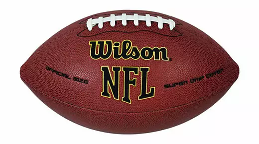 Wilson NFL Super Grip bọọlụ na ndabere ọcha