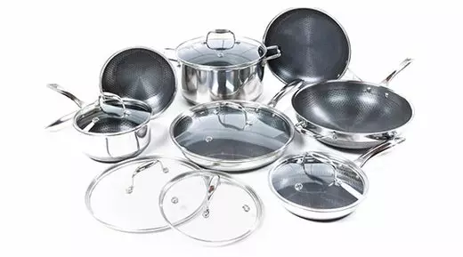 HexClad Hybrid Cookware Set، چاندی کے برتن اور پین ایک ساتھ ترتیب دیے گئے ہیں۔