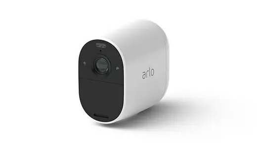 Kamera ya Arlo Essential XL Spotlight nyeupe na lenzi nyeusi