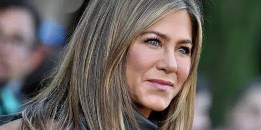 D'Jennifer Aniston ass bei der LA Premiere vun Netflix