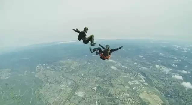 ຕິດຕໍ່ Full Skydiving 20566_1