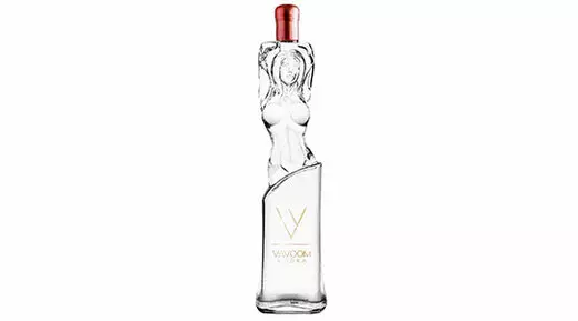 VavoomVodka бөтелкесі қызыл қақпағы бар әйел денесіне ұқсайды