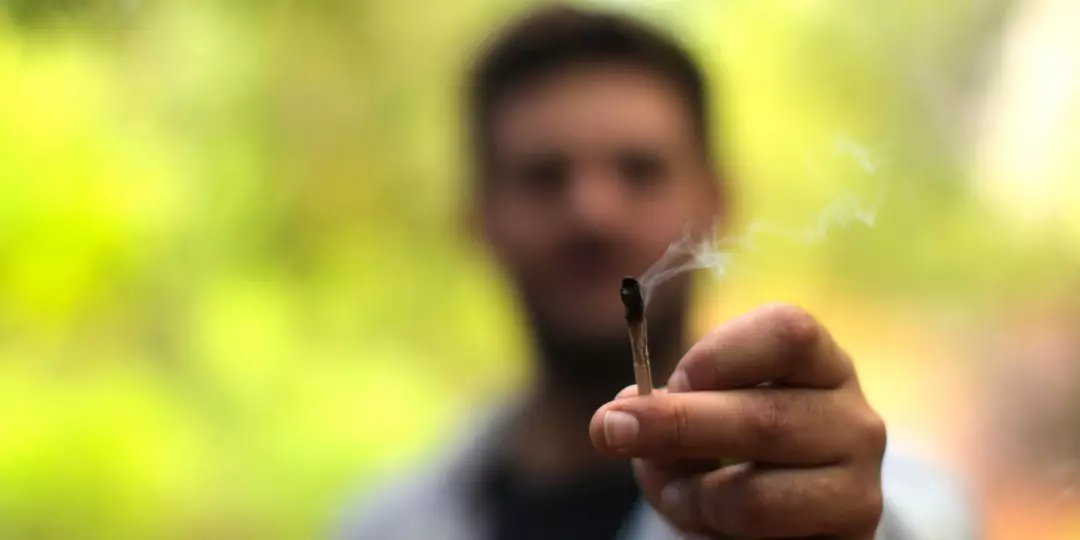 Amerikanisches Marihuana wird Sie dafür bezahlen, Weed zu rauchen