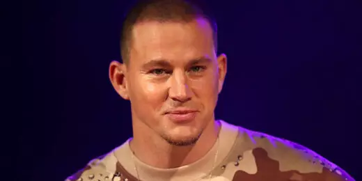 Näyttelijä Channing Tatum yllään camo-toppi.