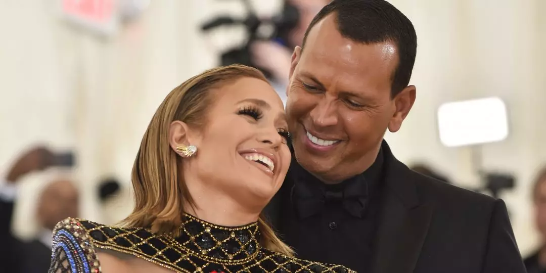 Jennifer Lopez iyo Alex Rodriguez ayaa ku dhawaaqay inay kala tageen