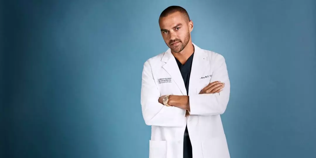 Jesse Williams praat oer âlde spice, manlike kwetsberens en fertsjintwurdiging