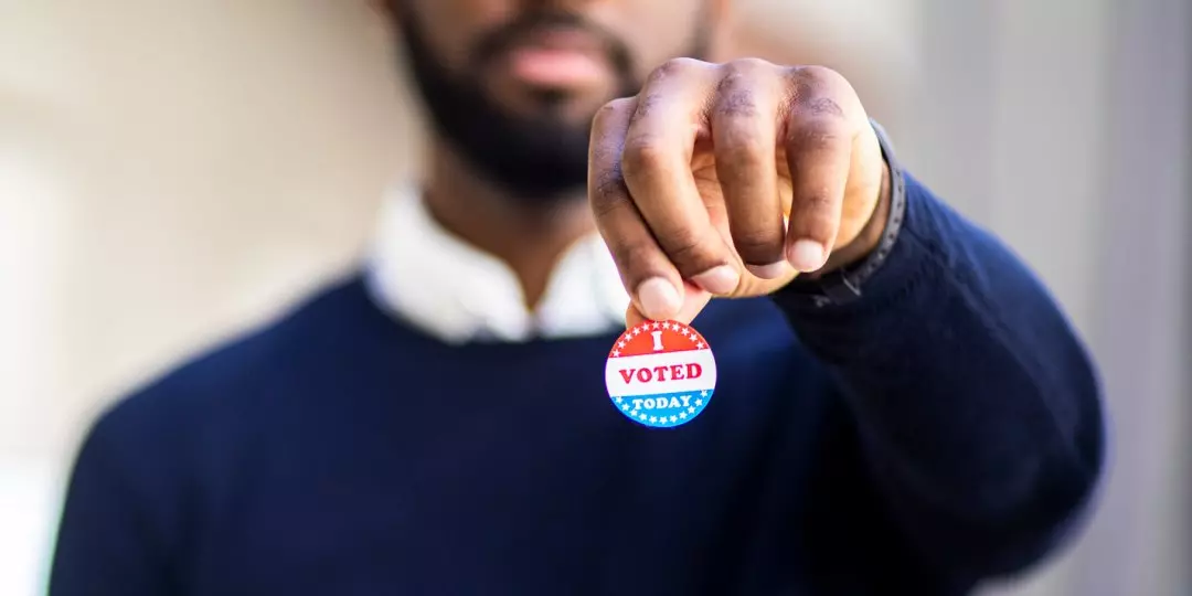 Les groupes apportent de la positivité aux sondages alors que les électeurs font la queue