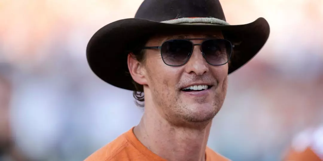 UMatthew McConaughey Uphethe I-Senior Bingo Night Ngesikhathi Sobhubhane