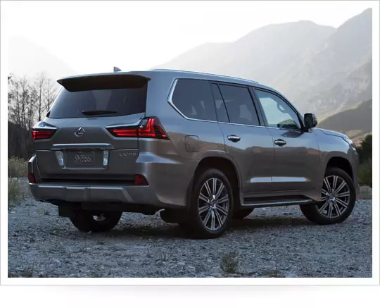 لکسوس از مدل 2016 GS سدان و LX 570 SUV رونمایی کرد 31809_1