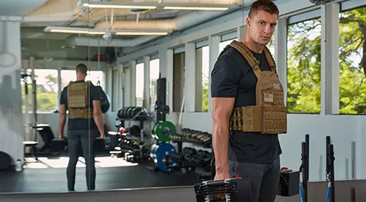 Rob Gronkowski Gronk verwendet Amazon Prime Fitnessgeräte