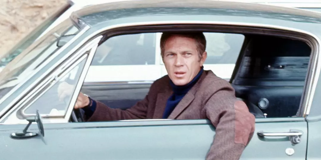 O le Ford Mustang GT a Steve McQueen mai le "Bullitt" o loʻo alu i luga mo le faʻatau