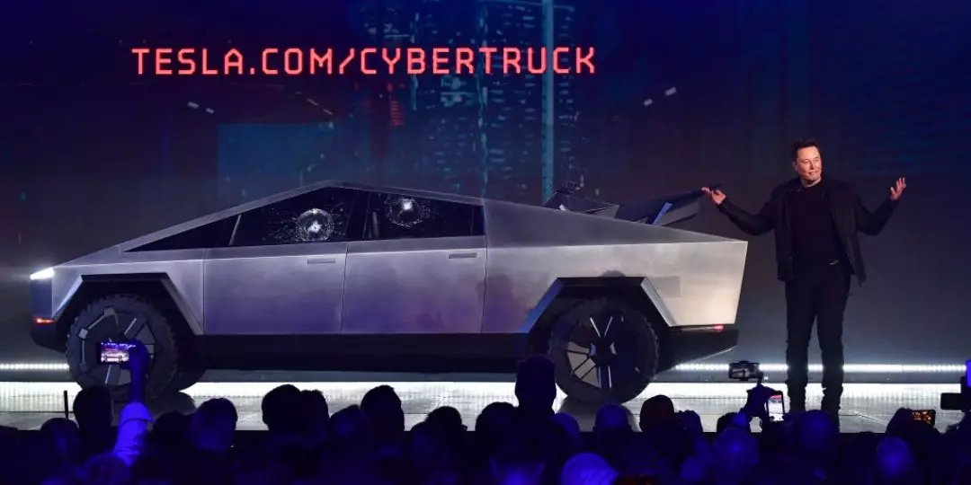 Ілон Маск і Tesla прадстаўляюць Cybertruck