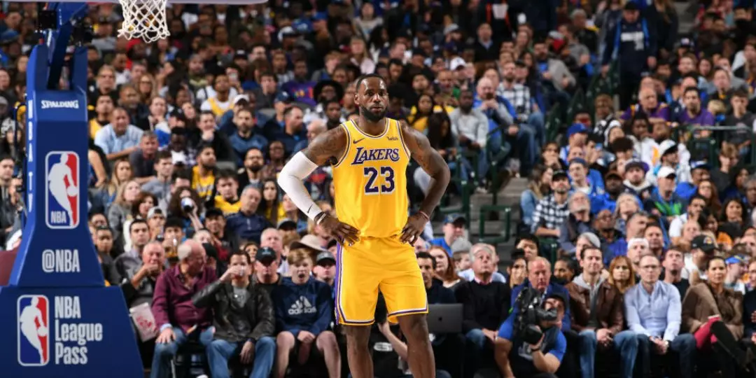 Delta biedt fergese rûnreisflechten foar L.A. Lakers Fans