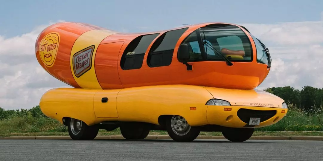 Jo kinne bliuwe yn in Oscar Mayer Weinermobile by Lollapalooza