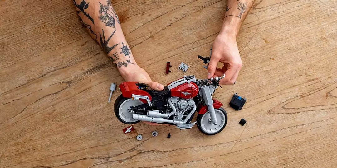 LEGO het nou 'n 1 000 stuk Harley Davidson Fat Boy-stel