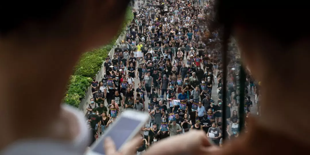 Protestuesit e Hong Kongut po përdorin Tinder për të planifikuar protesta dhe për t'iu shmangur autoriteteve