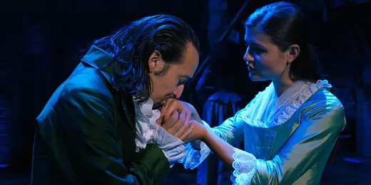 Lin Manuel Miranda và Phillipa Soo trong phiên bản quay của Hamilton Broadway sản xuất