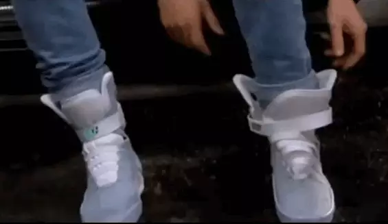 2015 Nike Mags Ó Ar ais go dtí an Todhchaí Le Lásaí Cumhachta 69973_2