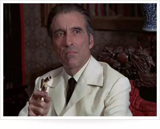 İkonik Aktör ve Film Kötü Adamı Sir Christopher Lee 93 Yaşında Öldü 75389_1