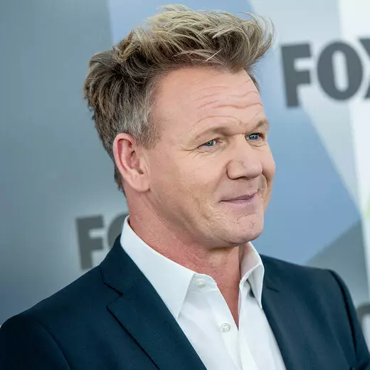 Hoton kai na Gordon Ramsay inda mai dafa abinci ya yanke gashin gashi.