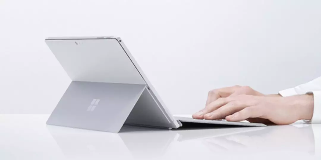 Microsoft Surface Pro 6 2-in-1 परिवर्तनीय लॅपटॉप टॅब्लेटवर बचत करा