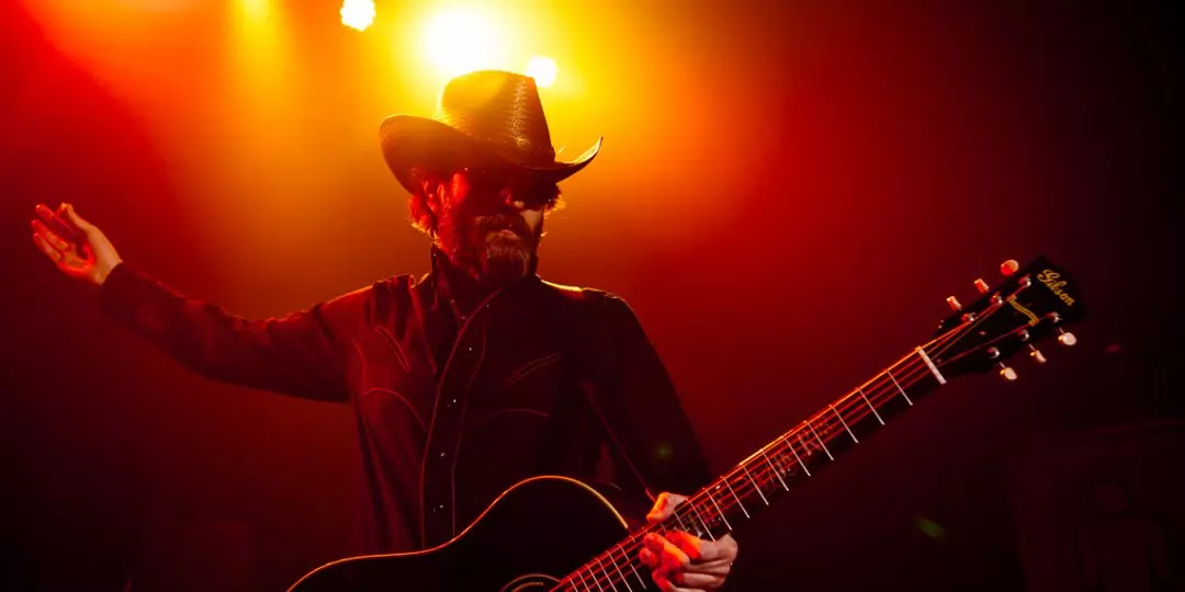 Wheeler Walker Jr. รู้วิธีที่จะไม่เหมือนใครคือการเป็นตัวของตัวเอง